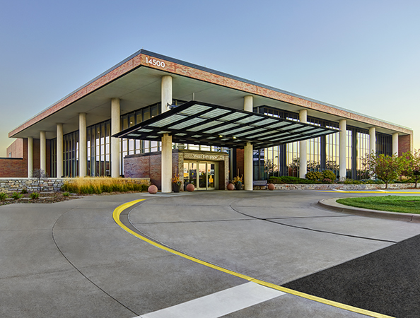 Maple Grove Clinic and Surgery Center_web_2021_594x450